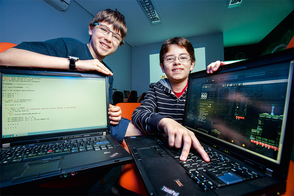 Escolas ensinam crianças e adolescentes a criar jogos e aplicativos ...