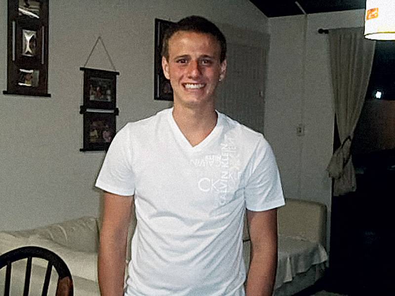 “Matou a troco de nada”, desabafa pai de estudante assassinado | VEJA ...