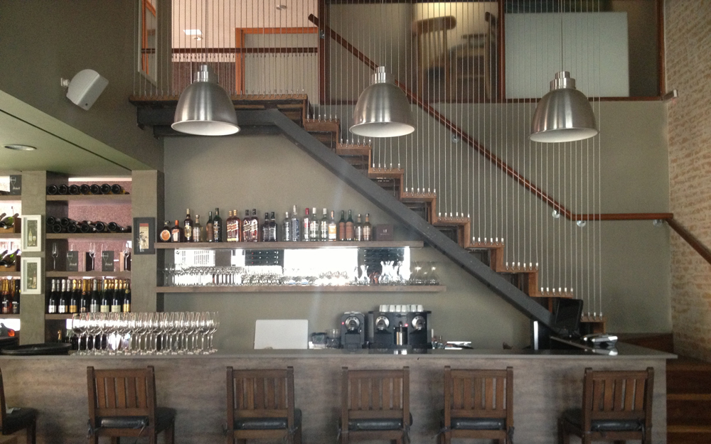 Avek reúne restaurante, bar e loja de vinhos em um único espaço | VEJA ...