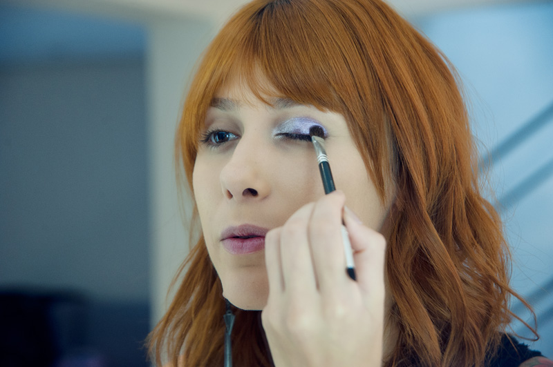 Olho esfumado nunca sai de moda! Aprenda a criar um look metalizado ...