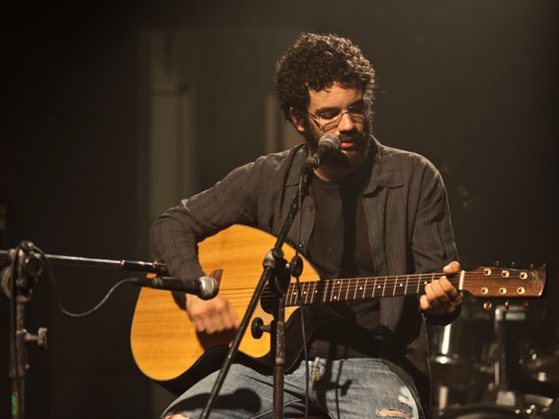Thiago Mendonça conta como foi interpretar Renato Russo no cinema ...