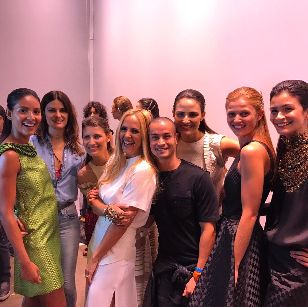 Estilista Dinho Batista reúne time de tops famosas na SPFW | VEJA SÃO PAULO