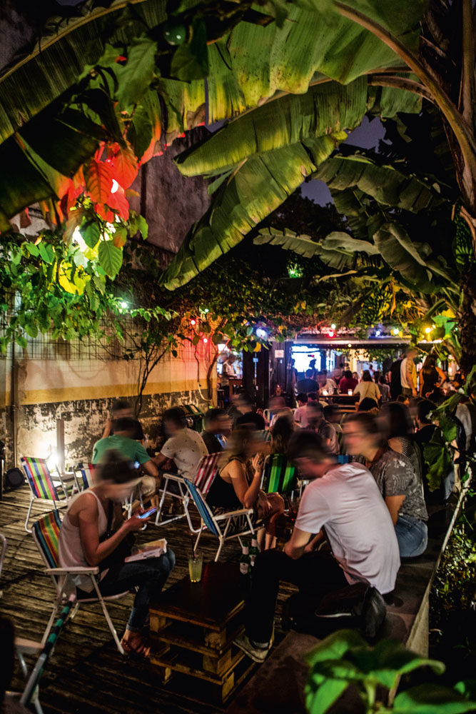 Quatros bares paulistanos com cadeiras de praia | VEJA SÃO PAULO