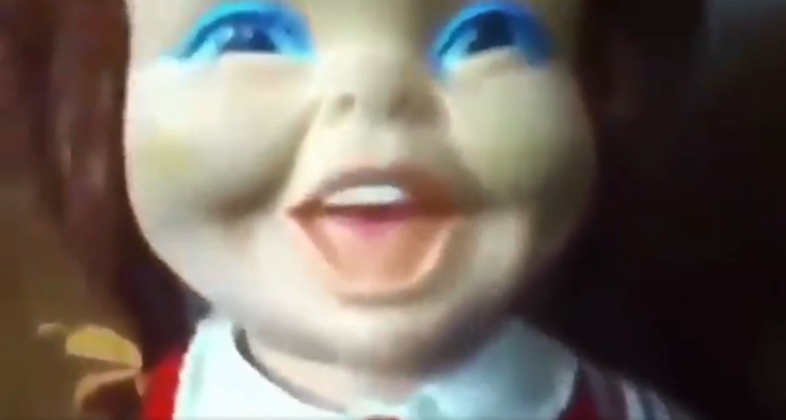 Com bateria fraca, boneca produz risada que está assustando a web ...