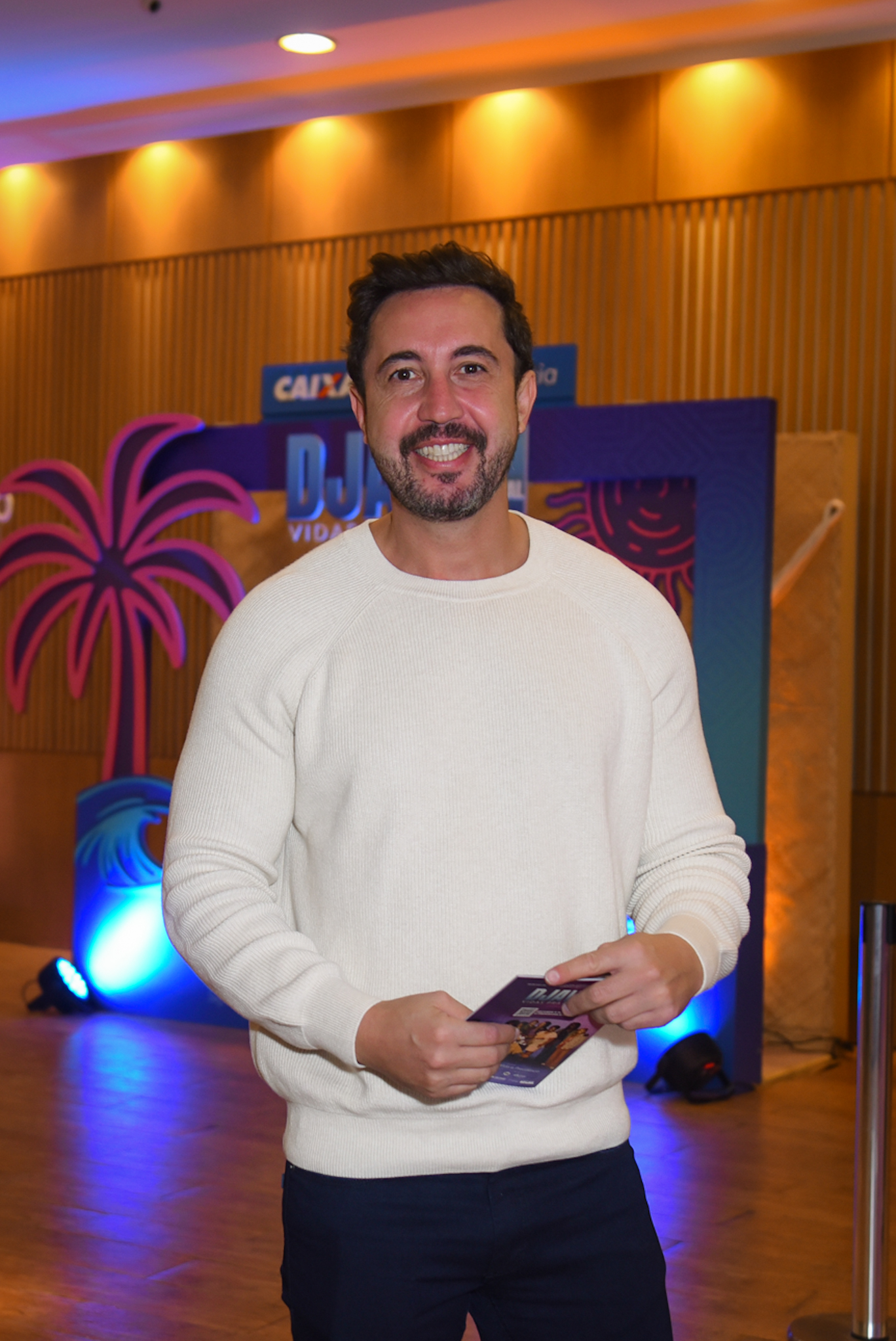 Famosos prestigiam estreia VIP de musical sobre Djavan | VEJA SÃO PAULO